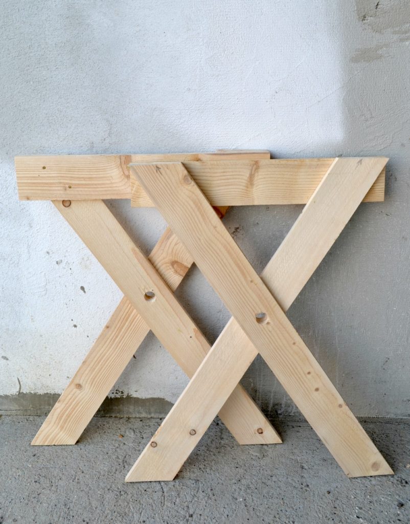 DIY Farmhouse table for two (with a little bit of chicness) - Dreams ...