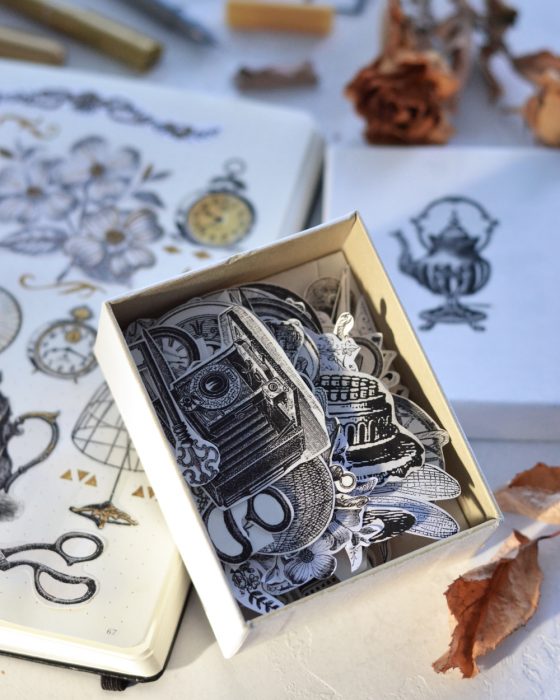 DIY Vintage Stickers + free printable - Dreams Factory