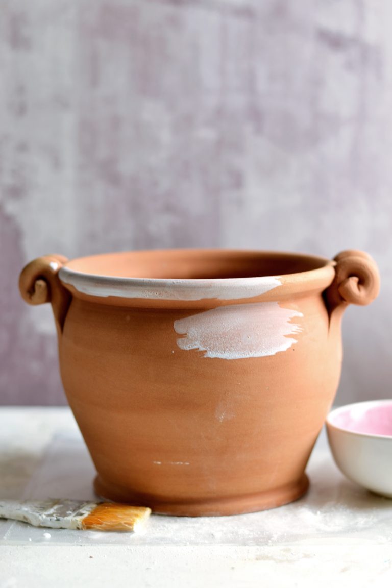 DIY 5 Minute Chalk Distressed Terracotta Pots! - Dreams Factory